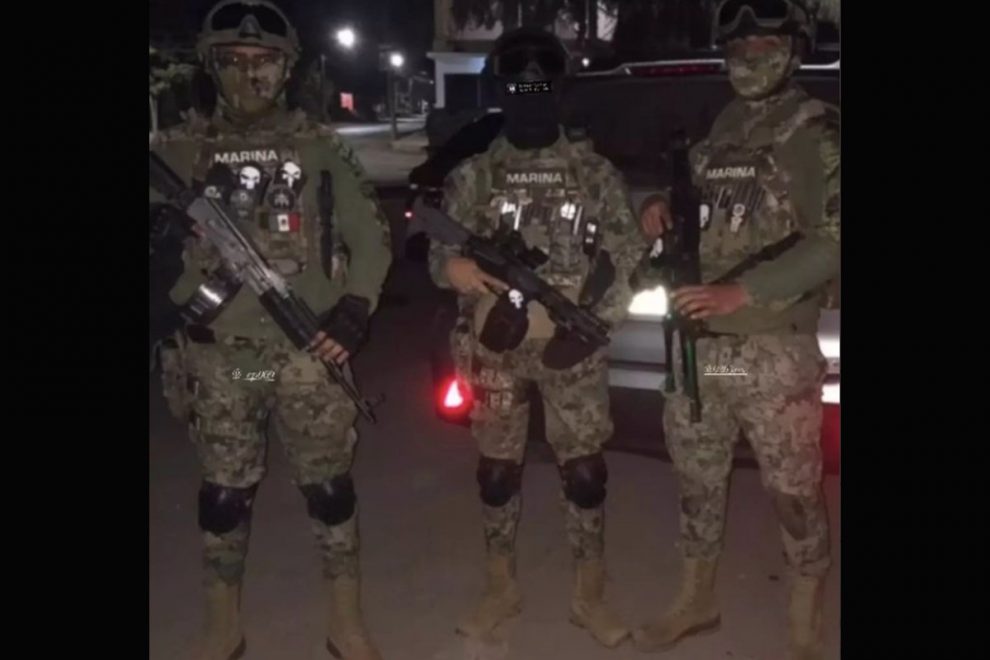 Fotos Captan A Sicarios De Los Chapitos Vistiendo Uniformes De